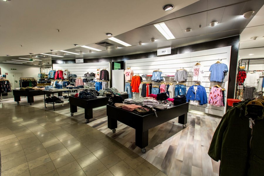 Mode für Damen, Herren und Kinder / Modehaus Hafner